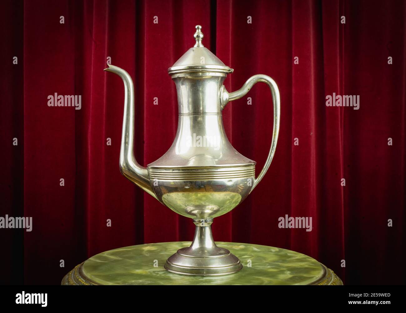 Vintage, shiny metallic teapot. Luxury kettle Stock Photo - Alamy