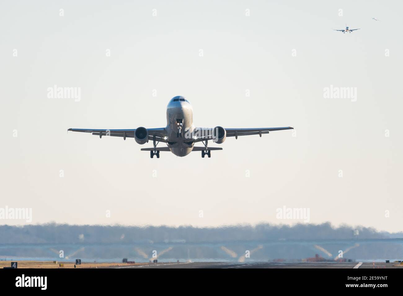 Airport planes united states 2021 hi-res stock photography and images ...