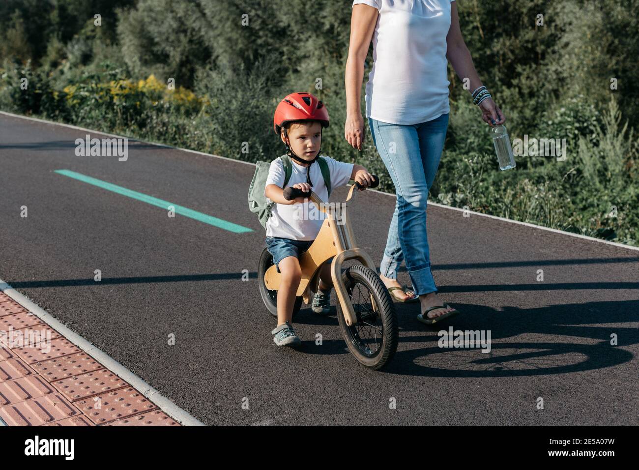 Child road safety hi-res stock photography and images - Alamy
