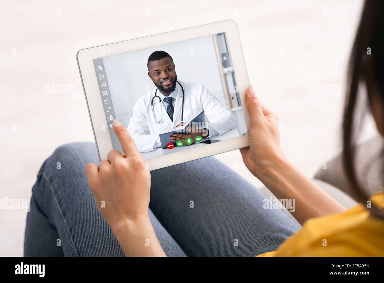 Remote medical services man hi-res stock photography and images - Alamy