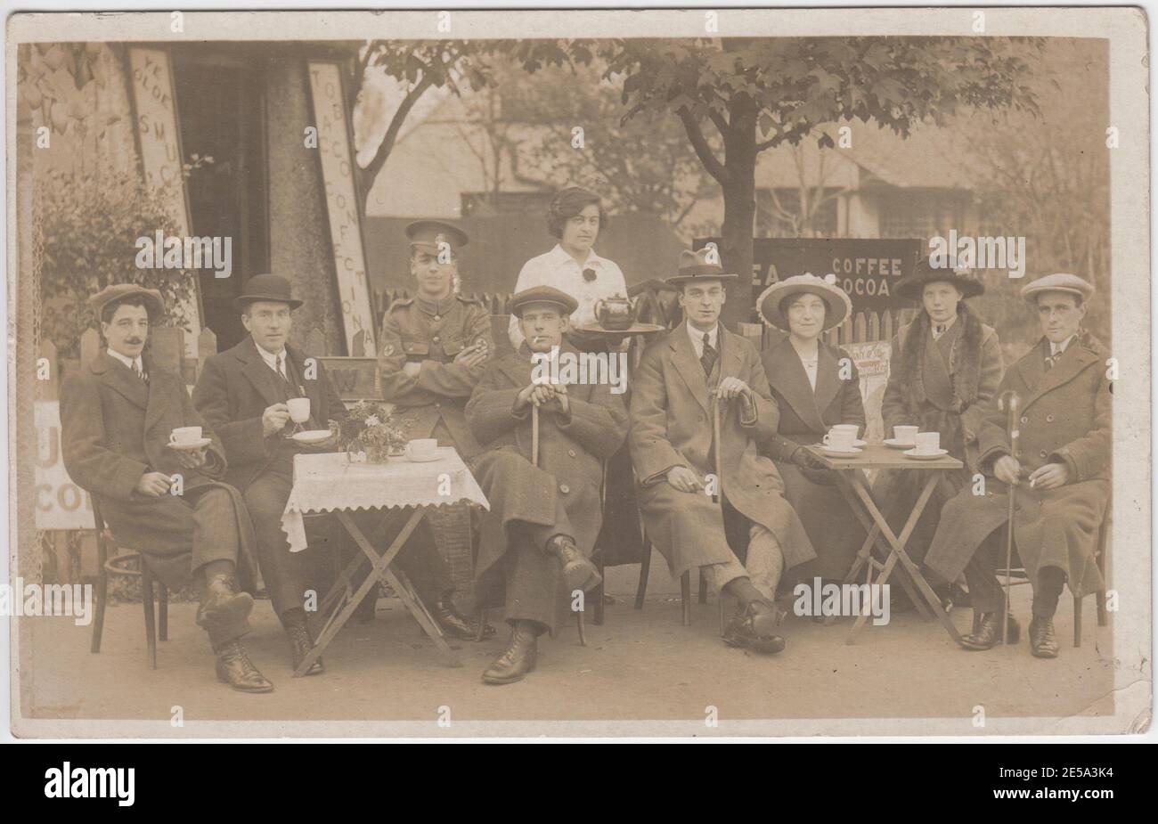 British soldiers drink tea hi-res stock photography and images - Alamy