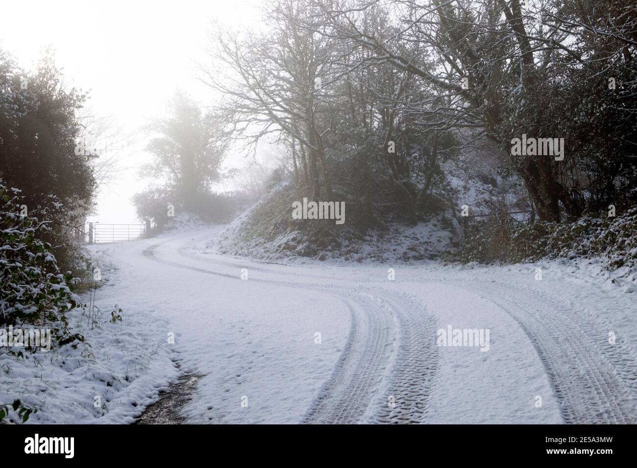 Snow scenes in country hi-res stock photography and images - Alamy