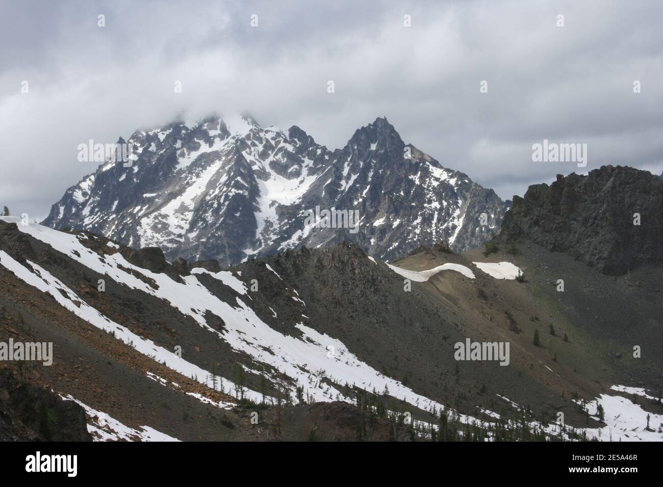 Beautiful scenery of the famous Snoqualmie mountains near Seattle ...