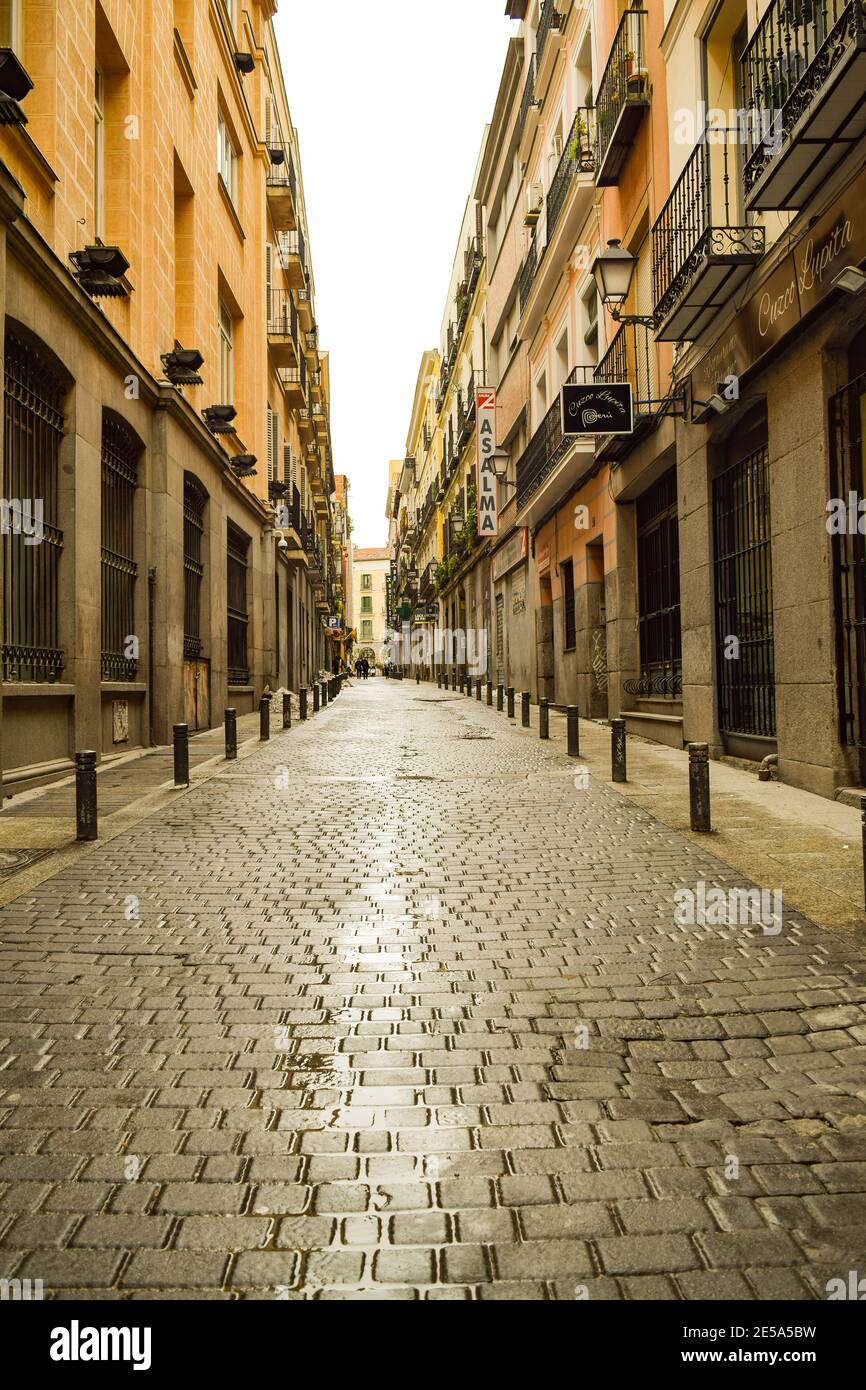 Calles de europa hi-res stock photography and images - Alamy