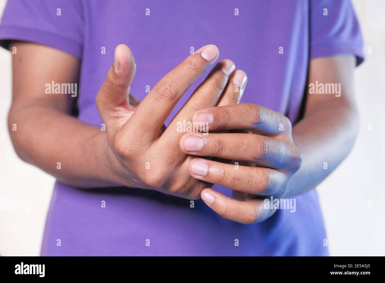 man suffering pain in hand close up Stock Photo - Alamy