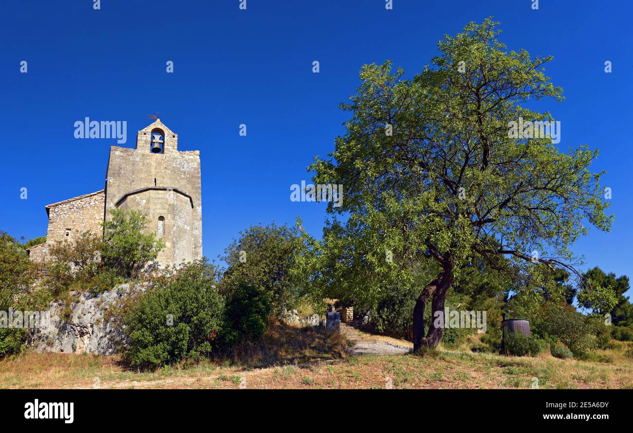 little church Saint Jacques, Chapelle Saint-Jacques, France, Provence ...