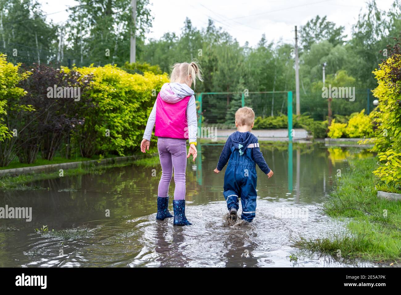 Children wearing wellies hi-res stock photography and images - Alamy