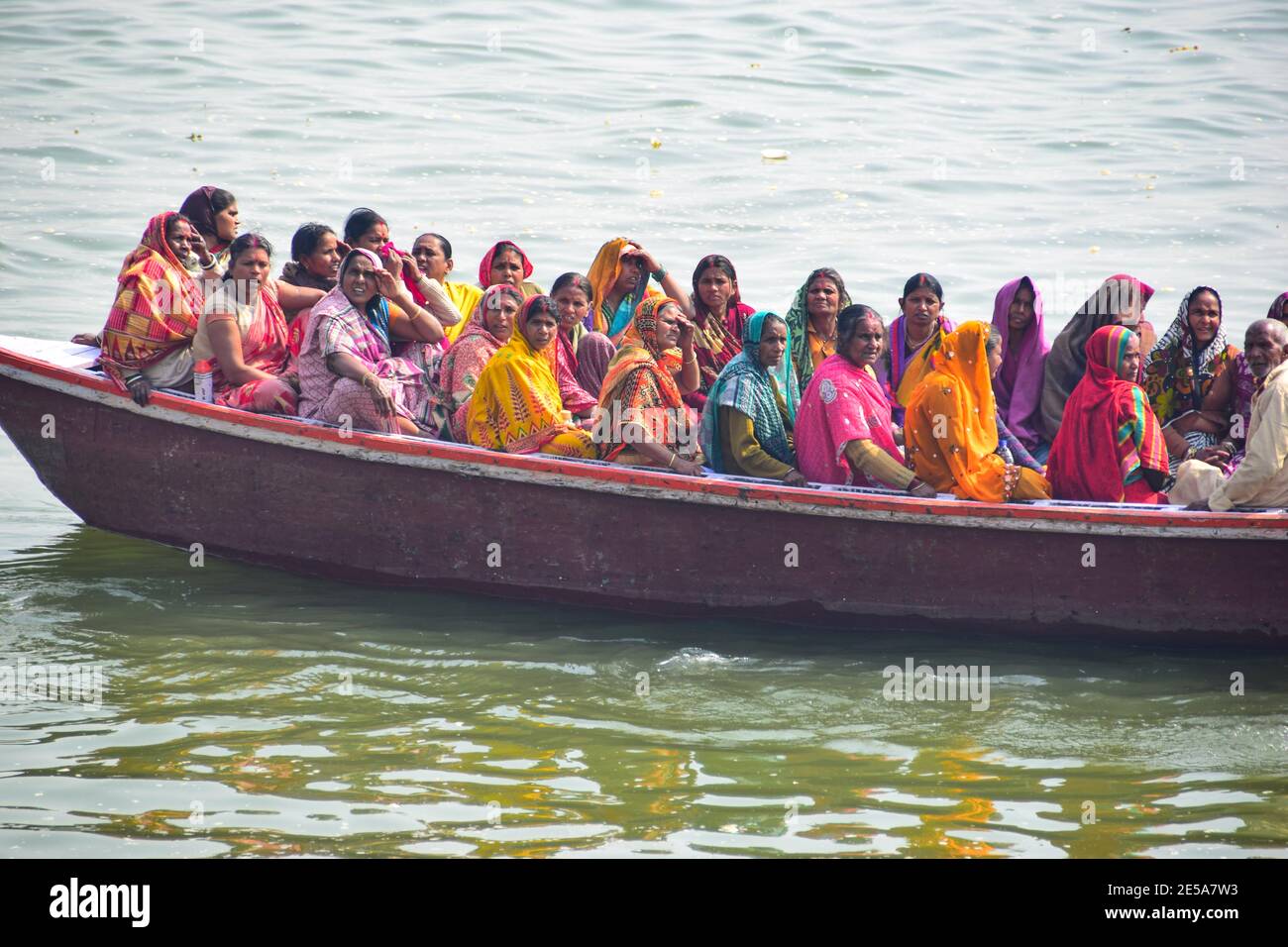 Pilgrims ganges ghats hi-res stock photography and images - Alamy