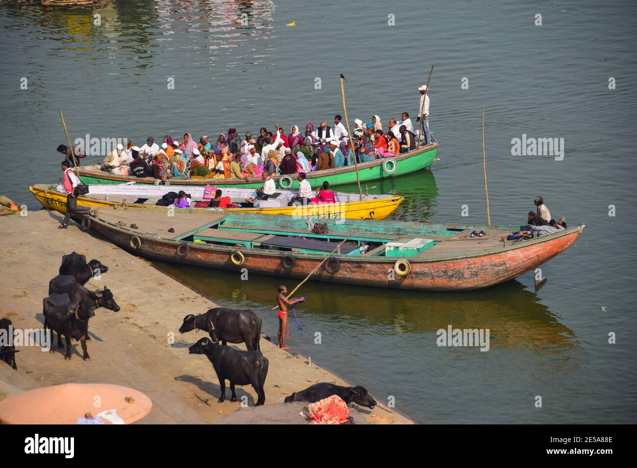 Boat of pilgrims on the Ganges River, Ghats, Varanasi, India Stock ...