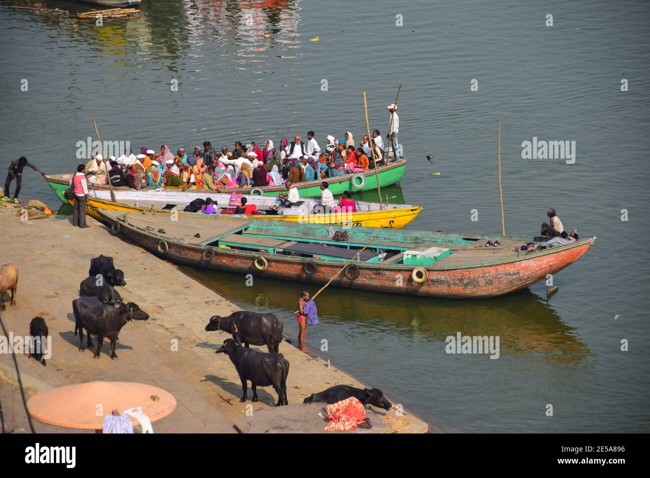 Boat of pilgrims on the Ganges River, Ghats, Varanasi, India Stock ...