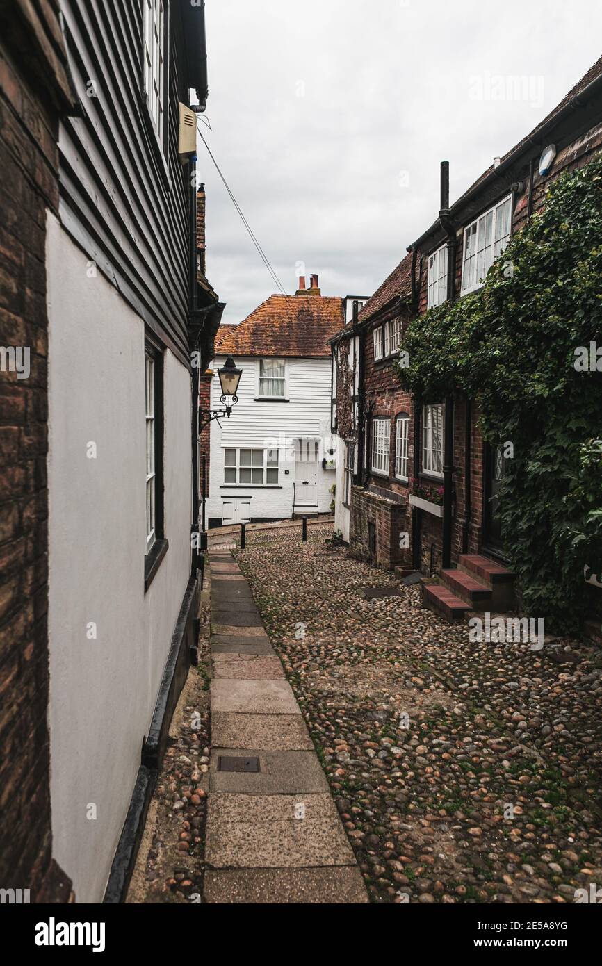 View of Oak Corner / Mermaid Street through Traders Passage in Rye ...