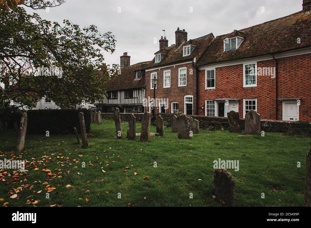Rye church and graveyard hi-res stock photography and images - Alamy