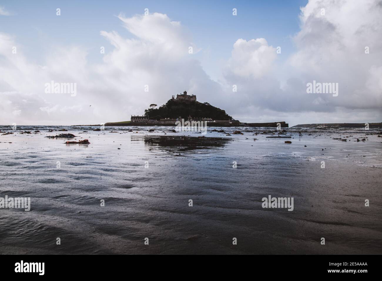 Marazion beach looking towards St Michael's Mount Stock Photo - Alamy