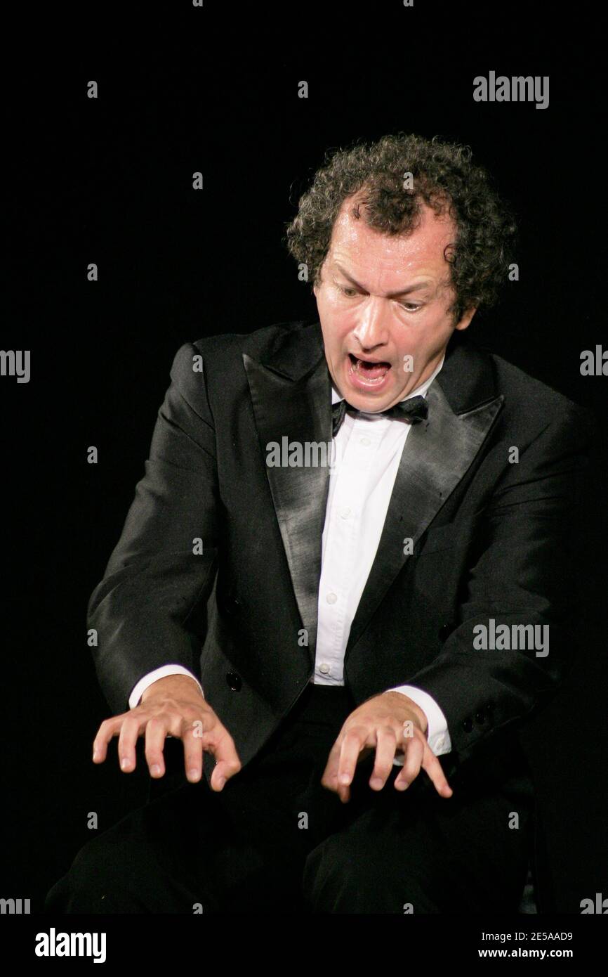 Romanian pantomime artist Dan Puric performing in a one-man show Stock ...