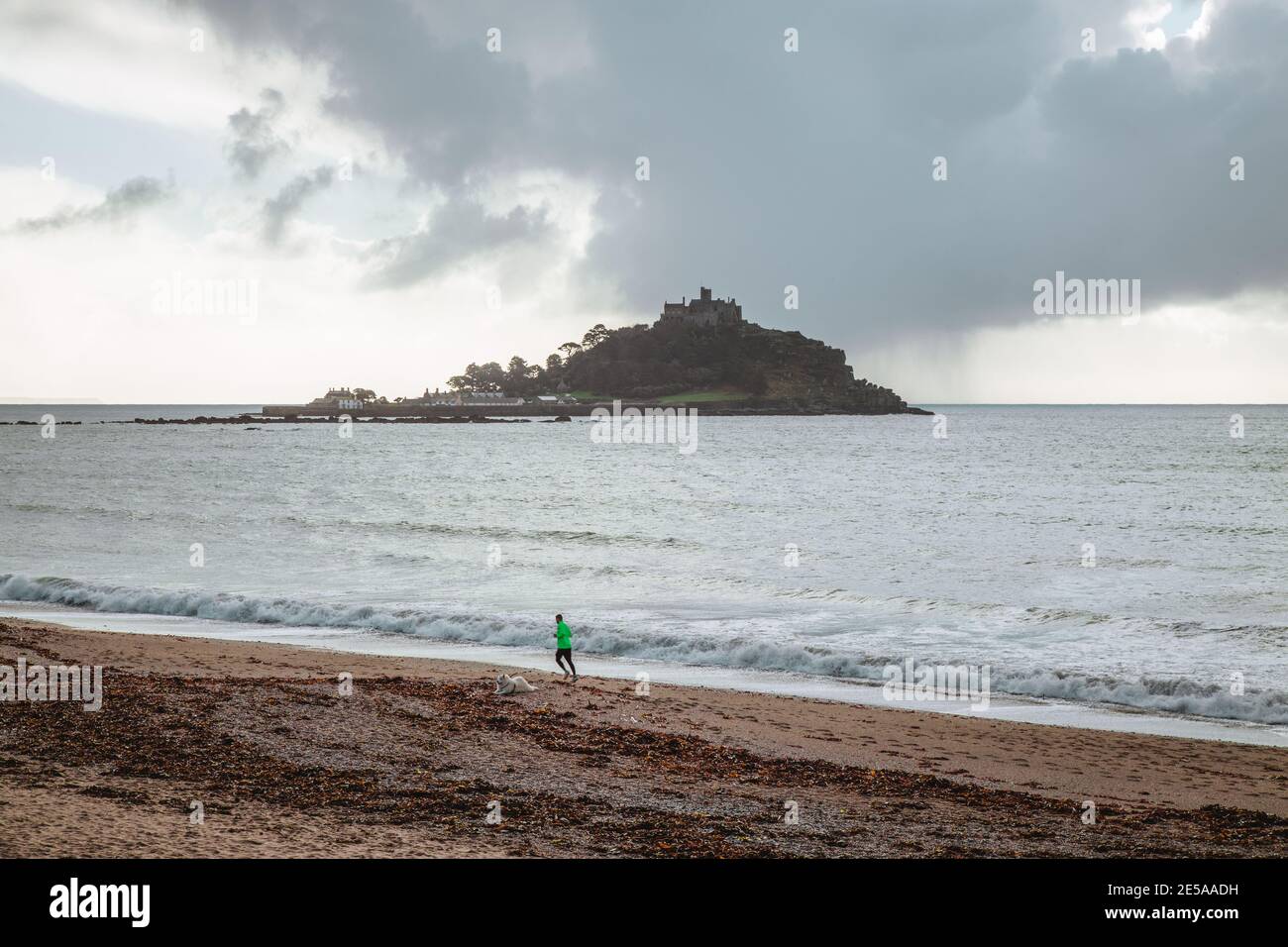Marazion beach looking towards St Michael's Mount Stock Photo - Alamy