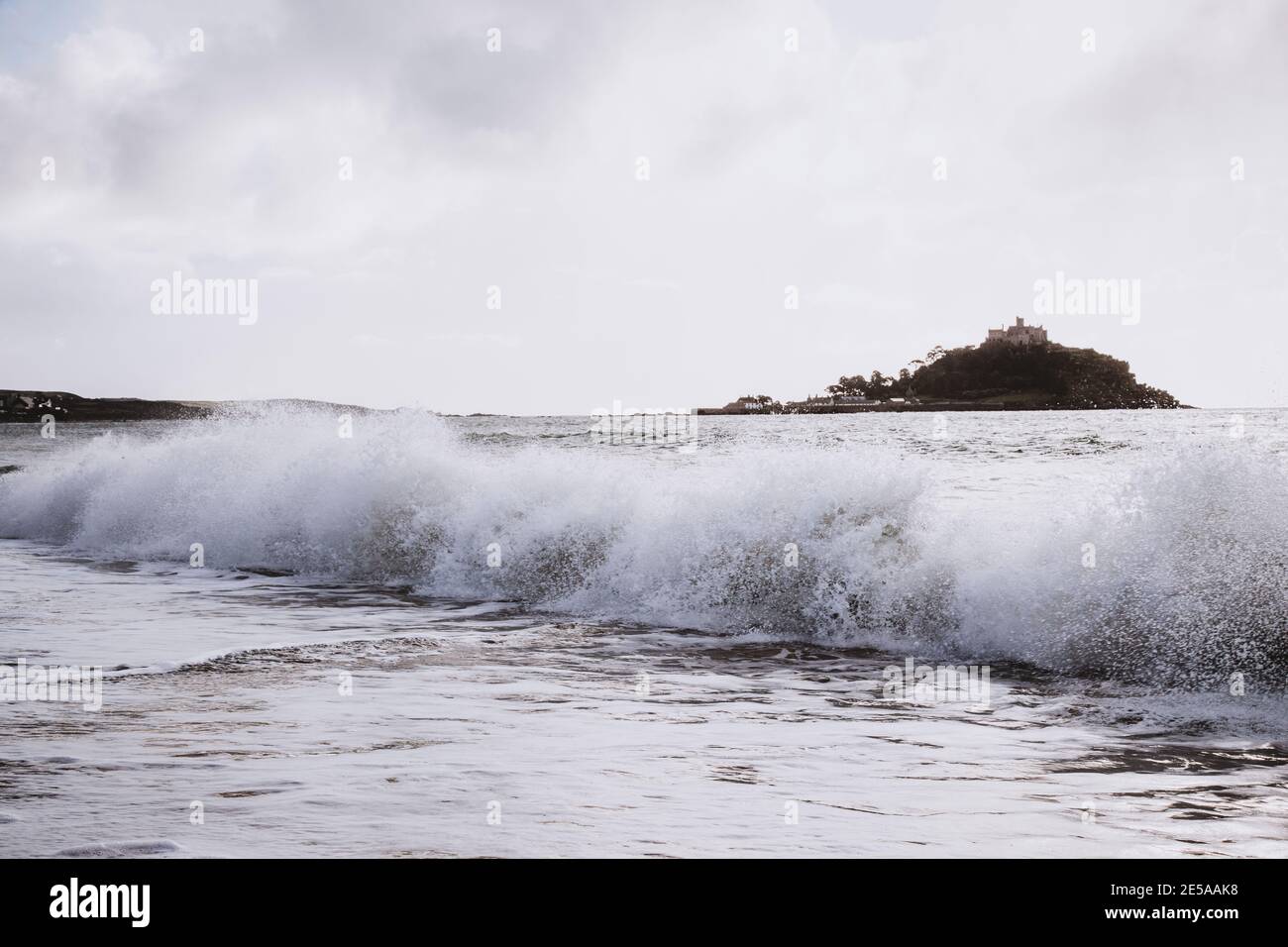 Marazion beach looking towards St Michael's Mount Stock Photo - Alamy