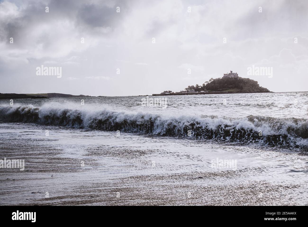 Marazion beach looking towards St Michael's Mount Stock Photo - Alamy