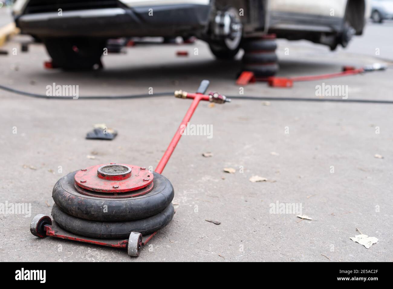 Changing wheel on a car Stock Photo - Alamy