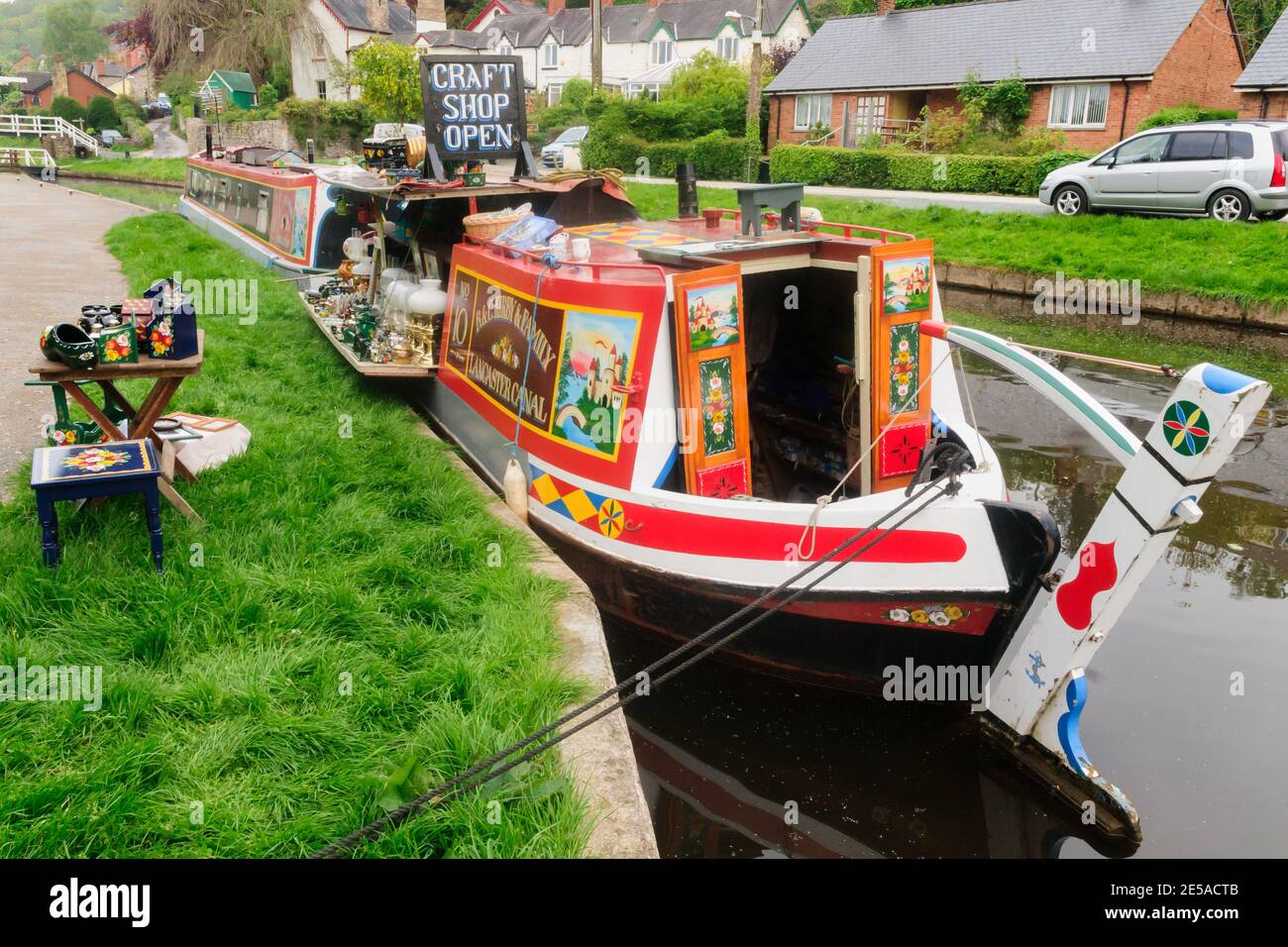 Hand painted canal ware hi-res stock photography and images - Alamy