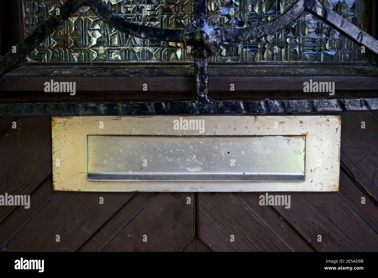 Steel frame glass door hi-res stock photography and images - Alamy