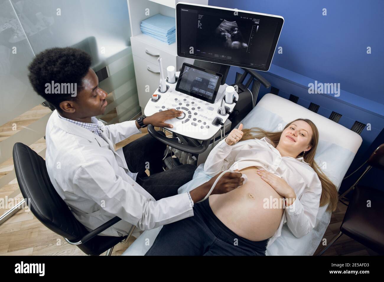 Pregnancy ultrasound thumb hi-res stock photography and images - Alamy