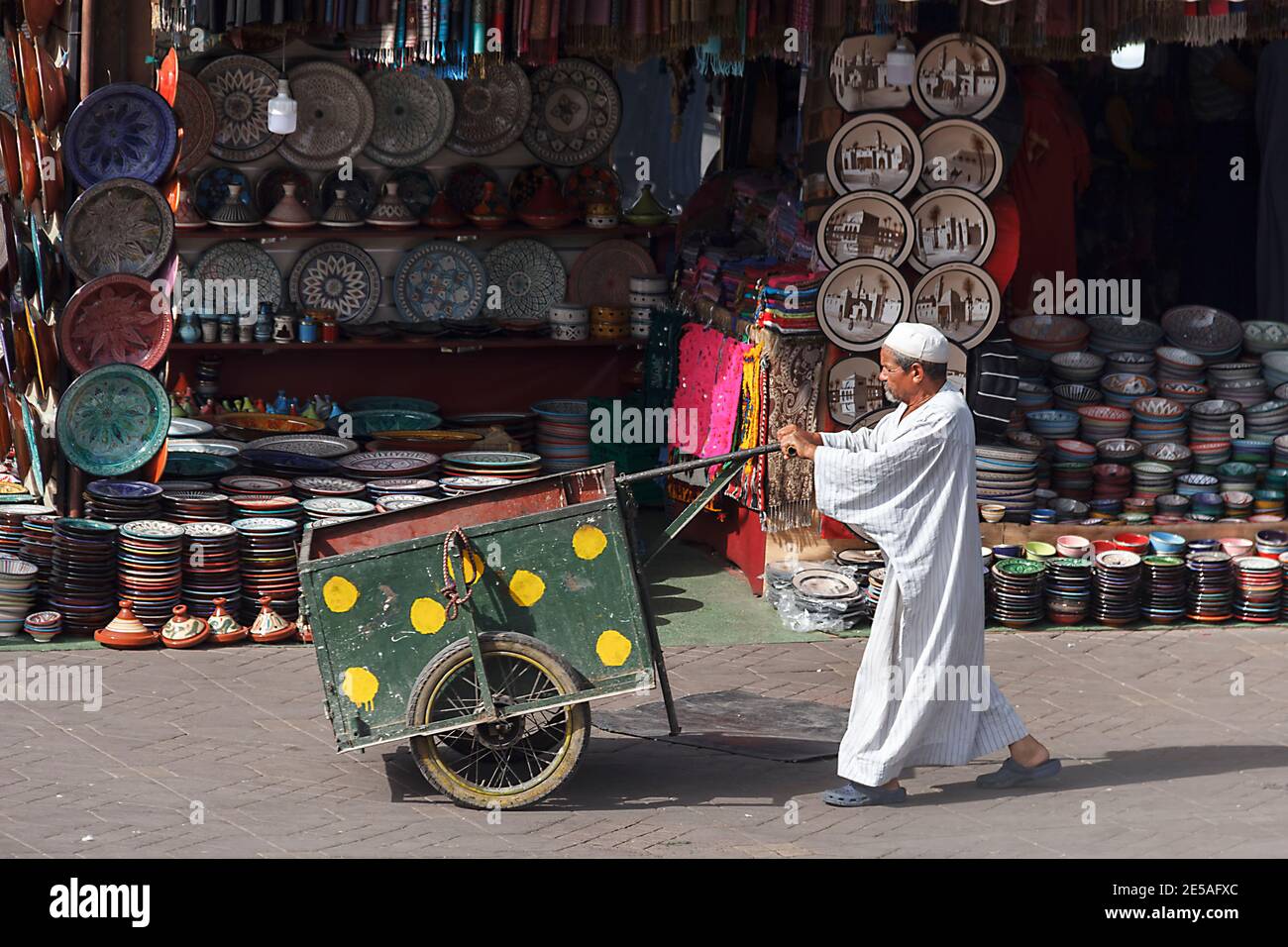 Urban life in africa hi-res stock photography and images - Alamy