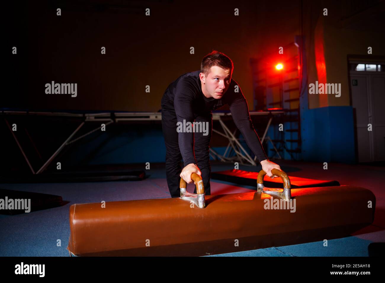 Gymnast doing hand stand hi-res stock photography and images - Alamy
