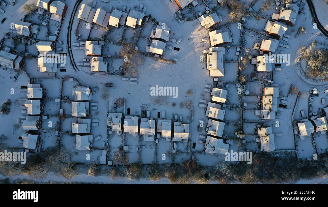 Modern housing estate with houses covered in snow at Lawley in Telford ...