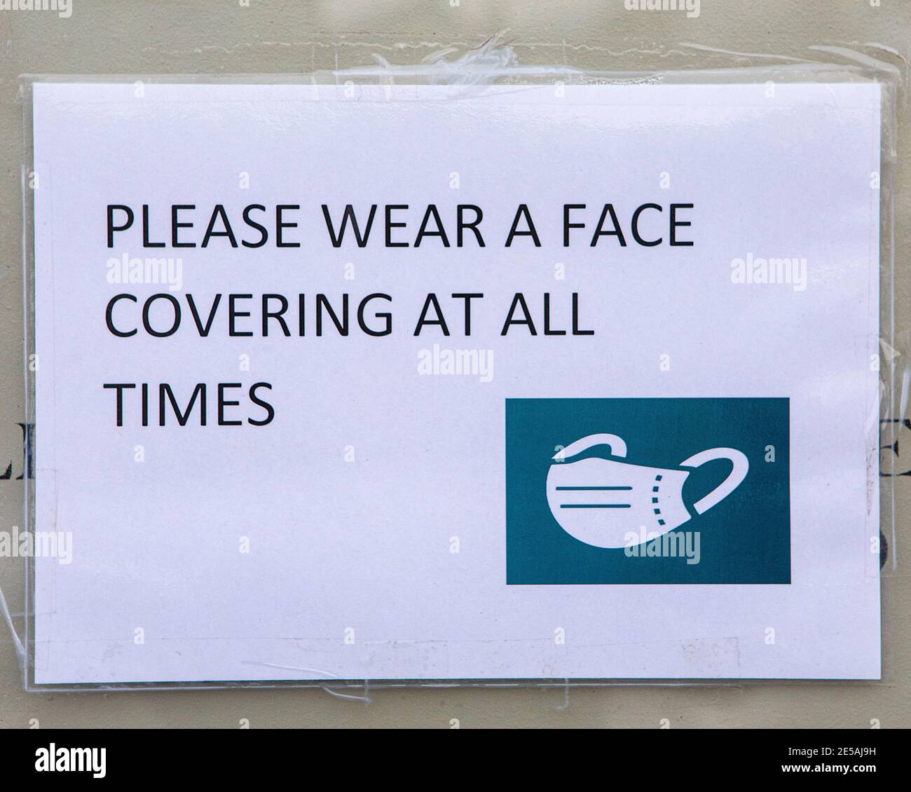 Please wear a face covering sign hi-res stock photography and images ...