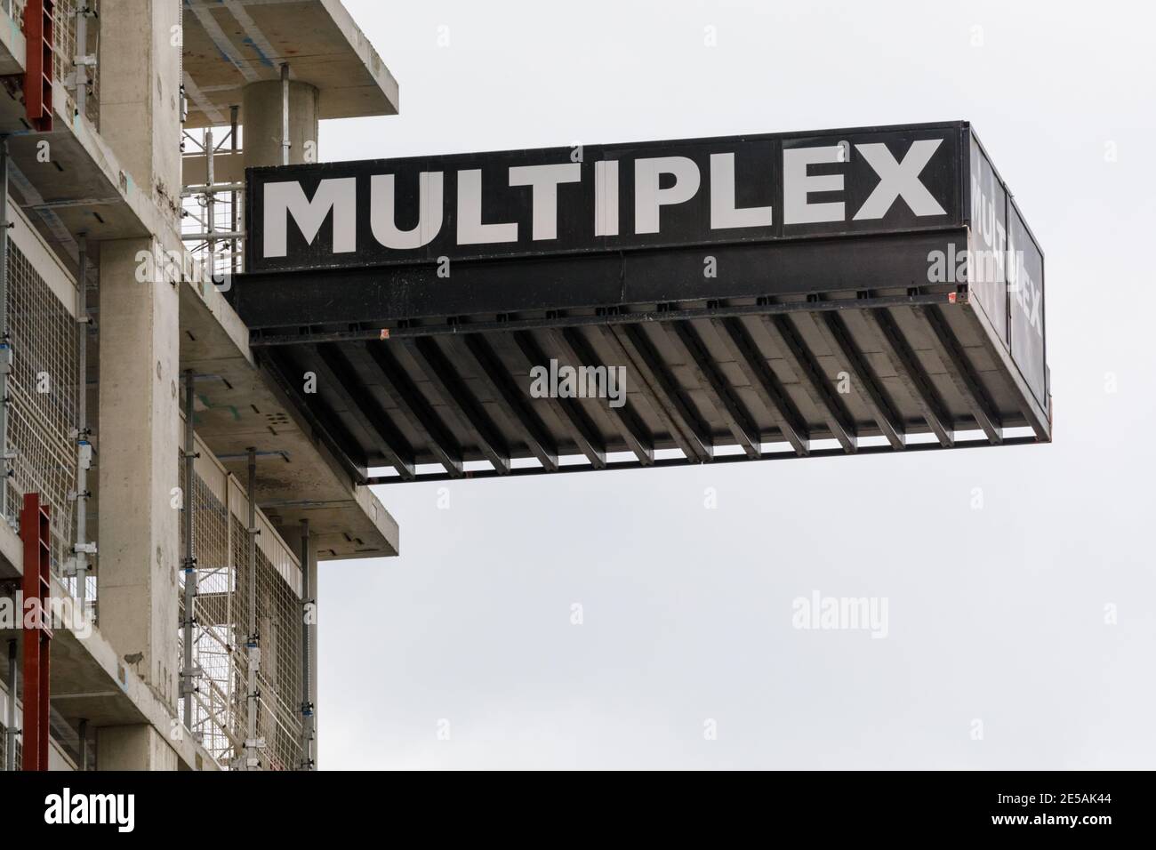 Logotipo De Multiplex Finti Kozijnen Nu Online Snel Te Bestellen