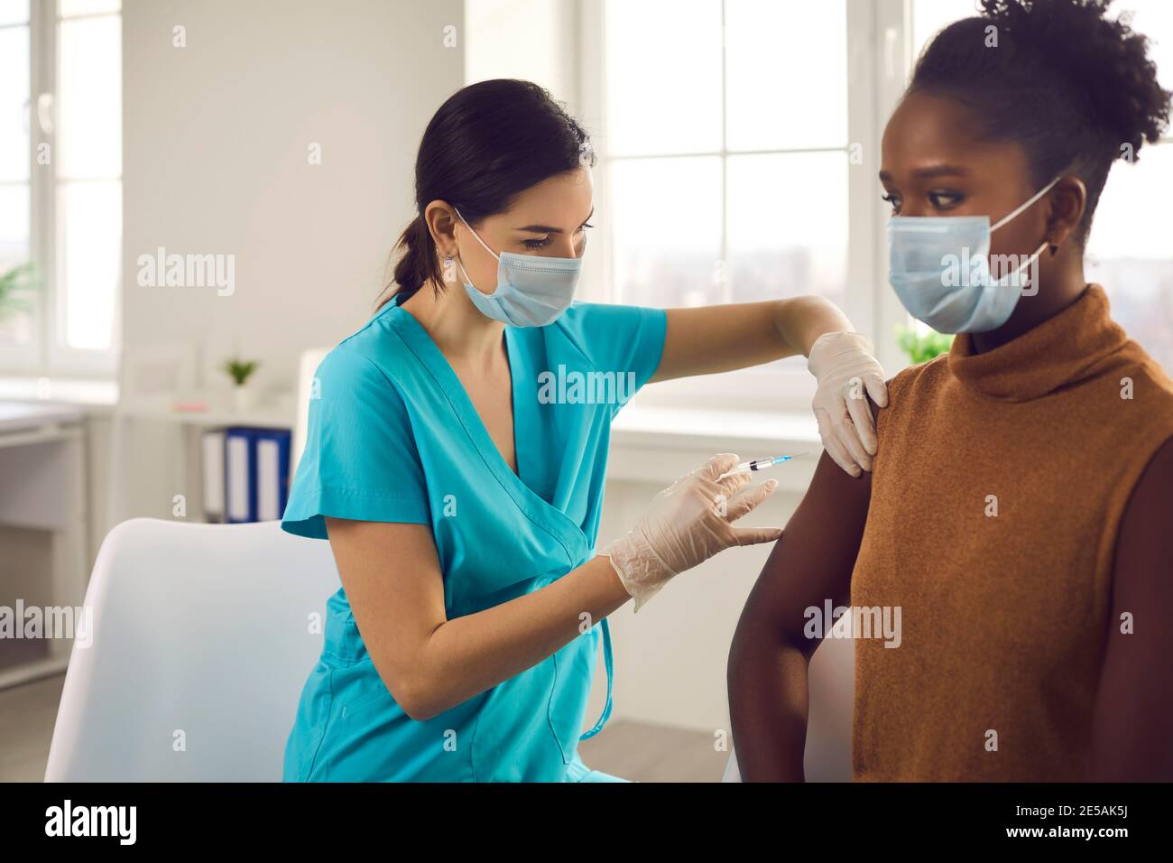 Hospital nurse injection hi-res stock photography and images - Alamy