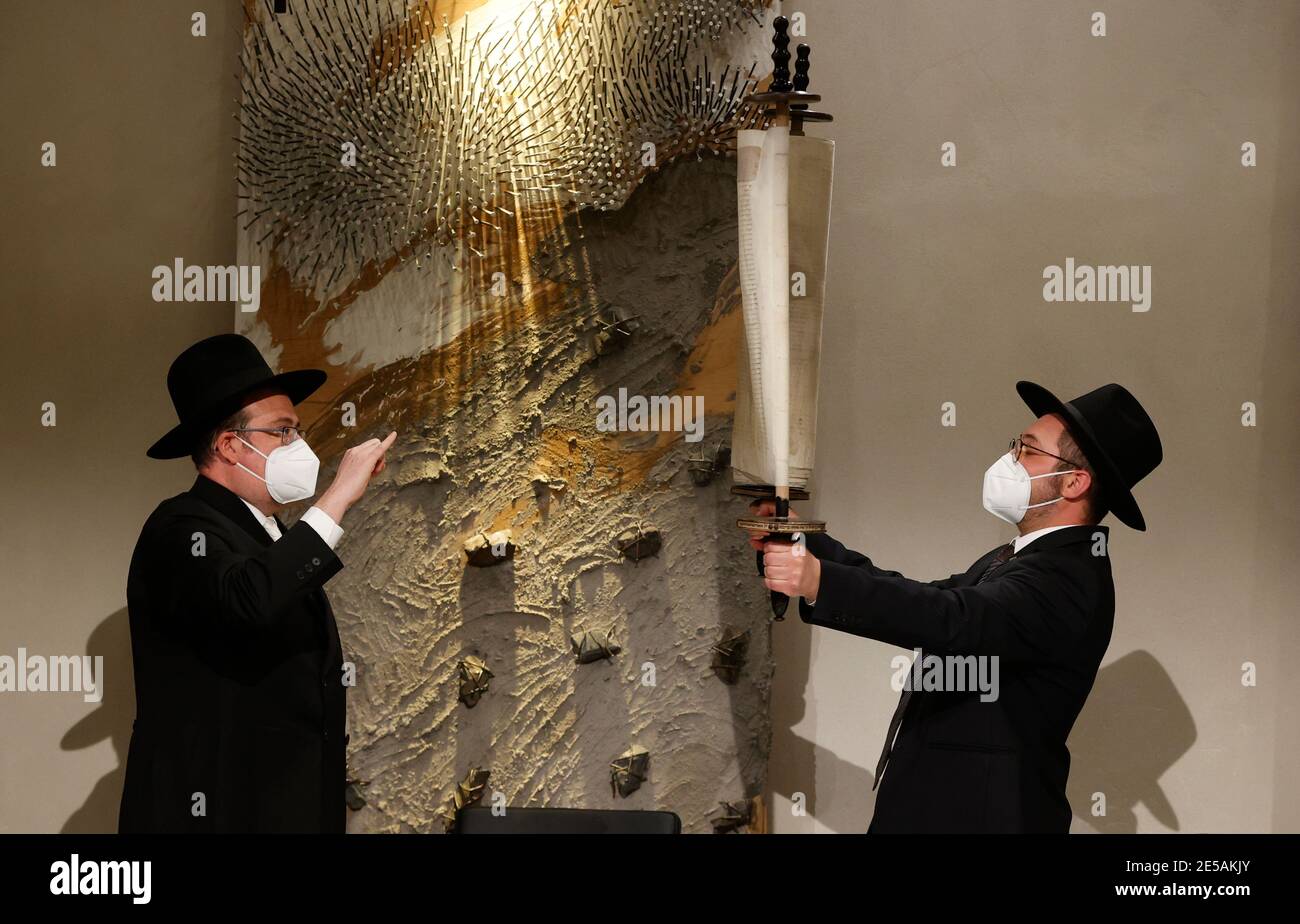 Berlin, Germany. 27th Jan, 2021. Rabbi Elias Dray (l) looks at Rabbi ...