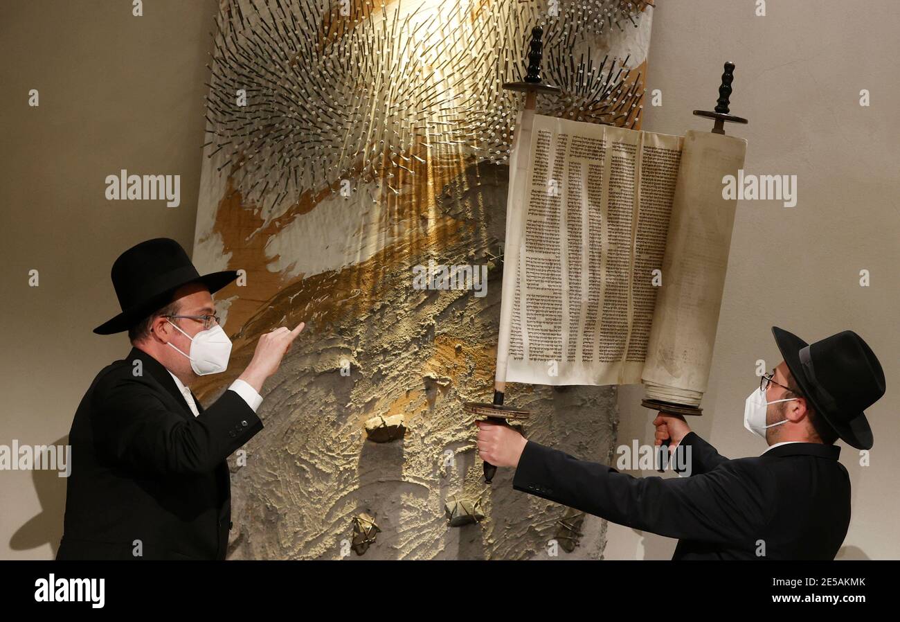 Berlin, Germany. 27th Jan, 2021. Rabbi Elias Dray (l) looks at Rabbi ...
