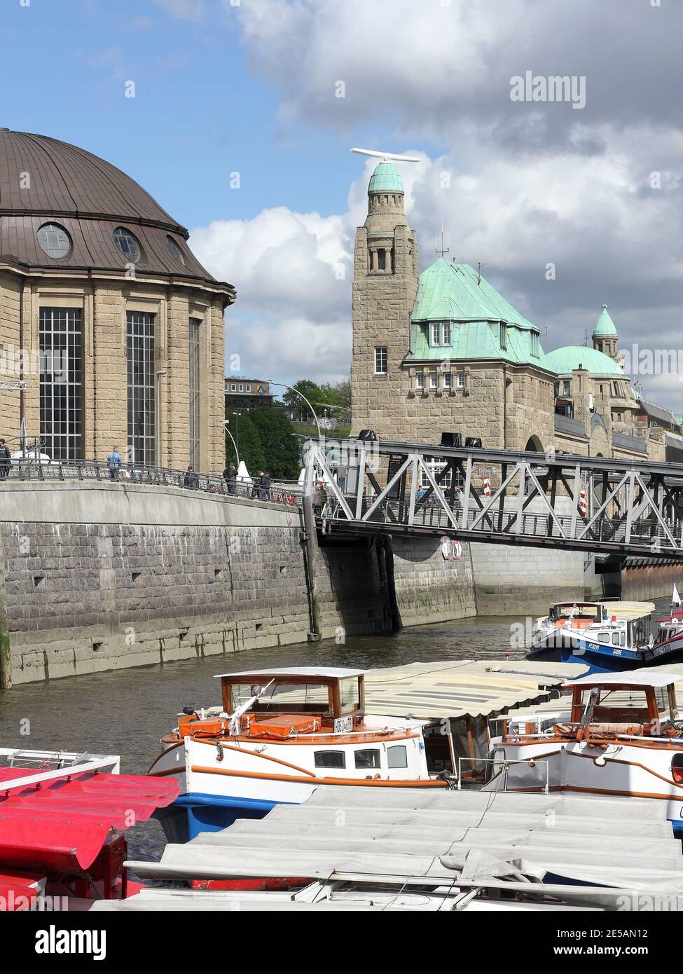 Entrance to historic elbe tunnel and landing stages hi-res stock ...