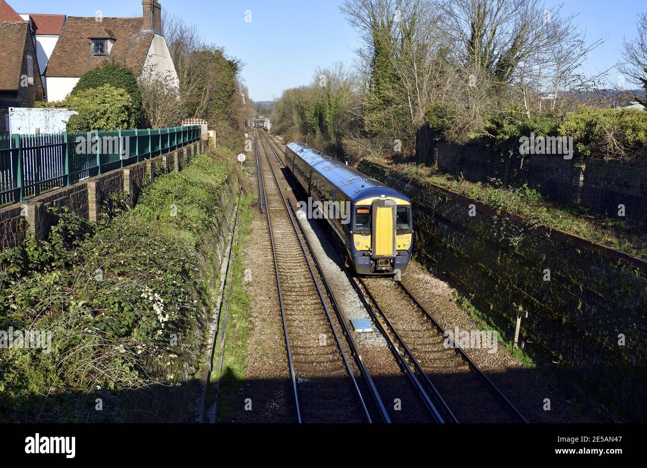 Class 375 train hi-res stock photography and images - Alamy