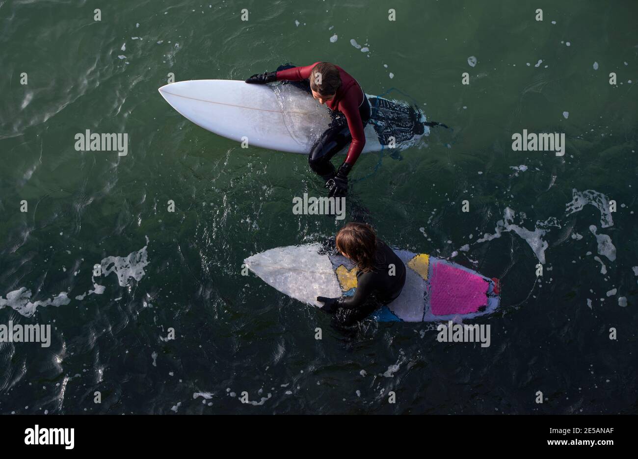 Kids and water hi-res stock photography and images - Alamy