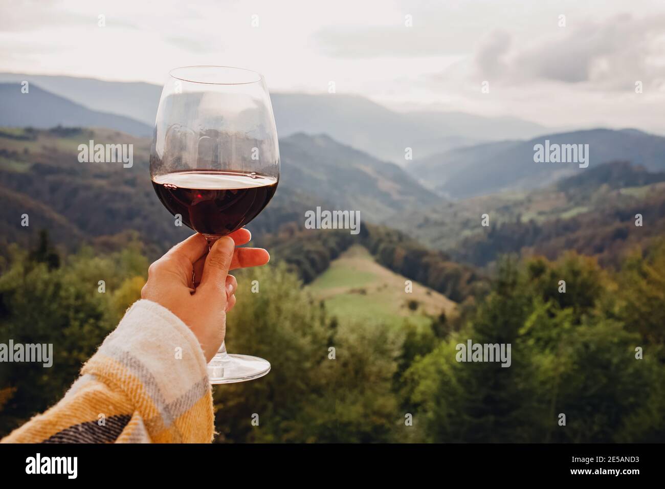 Hand drinking wine hi-res stock photography and images - Alamy