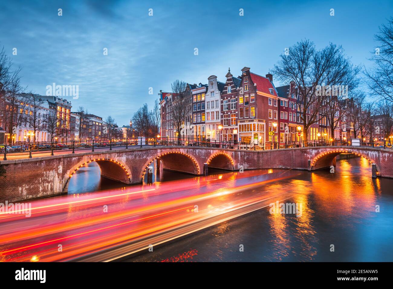 Amsterdam street night netherlands eu hi-res stock photography and ...