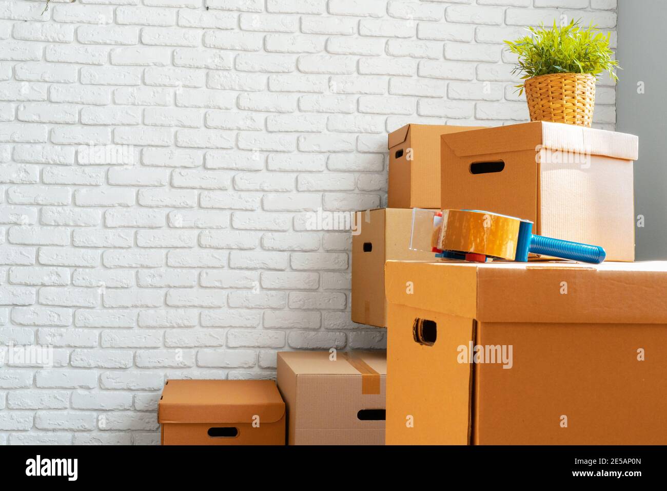 Close up of moving carton boxes in an empty room Stock Photo - Alamy