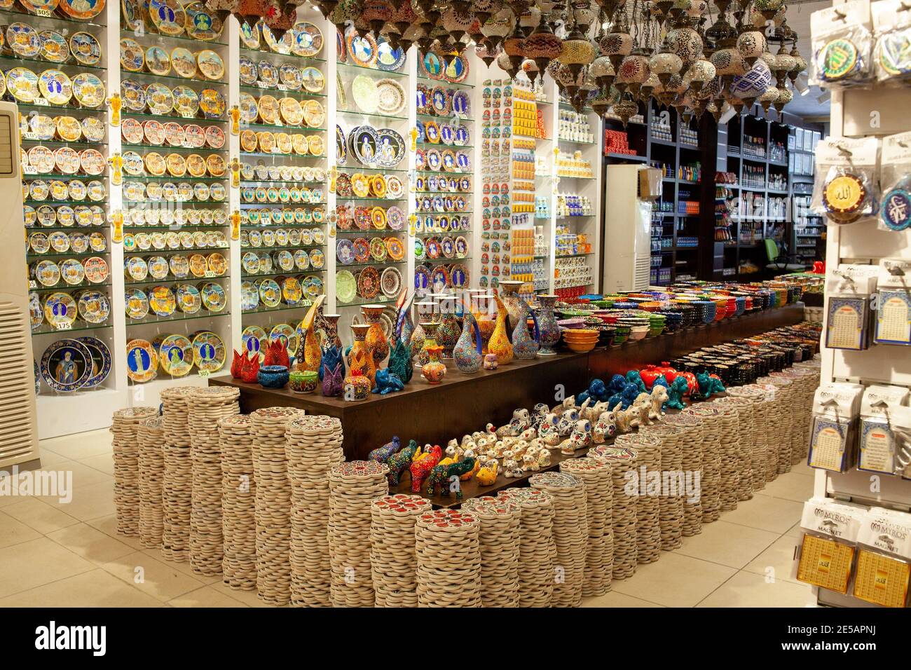 Traditional turkish crockery at oriental bazaar. Souvenirs from Turkey ...