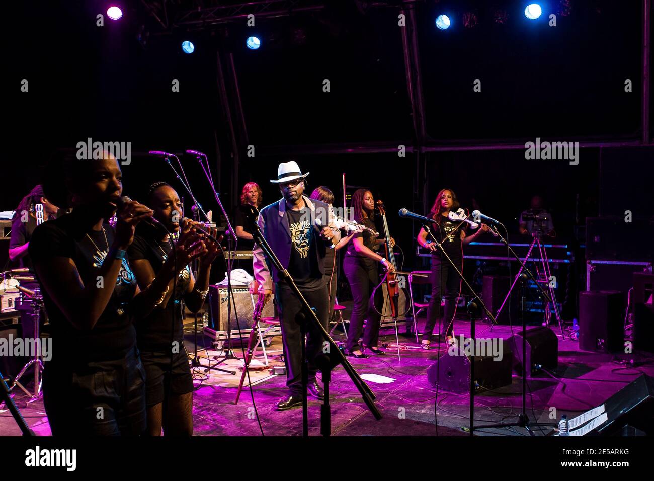 British pop music band hi-res stock photography and images - Alamy