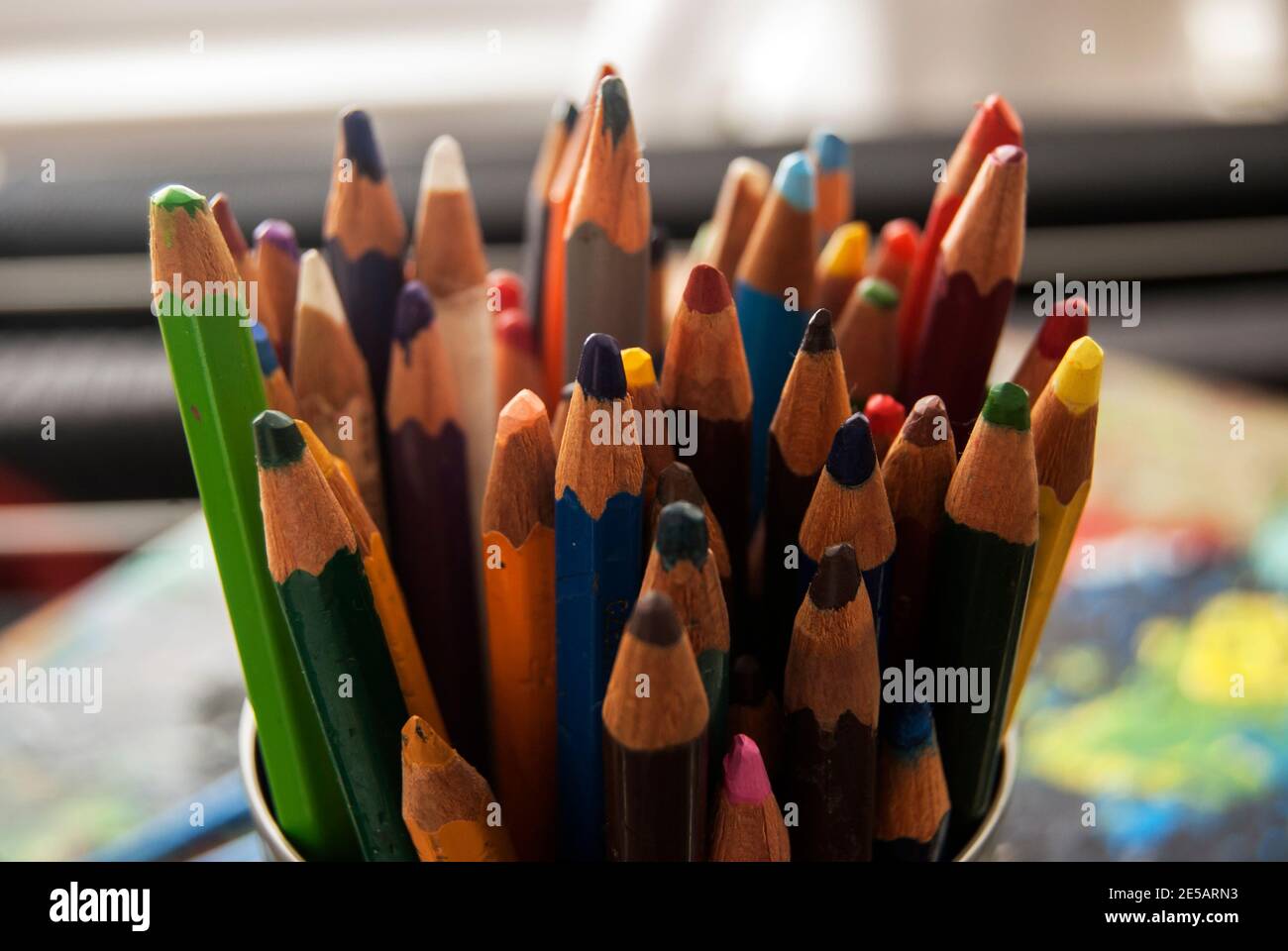 Used colored pencils hi-res stock photography and images - Alamy