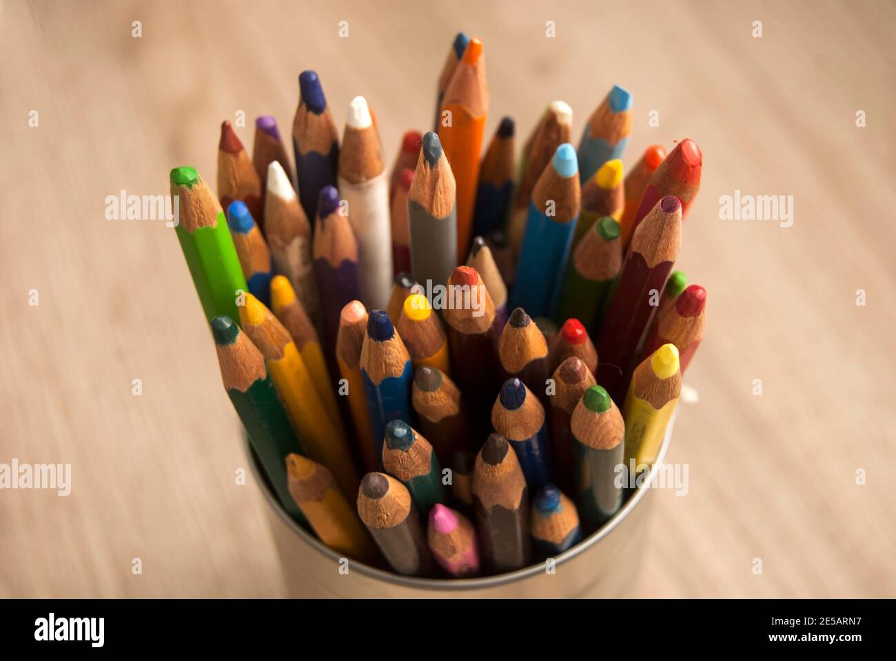 Used colored pencils hi-res stock photography and images - Alamy
