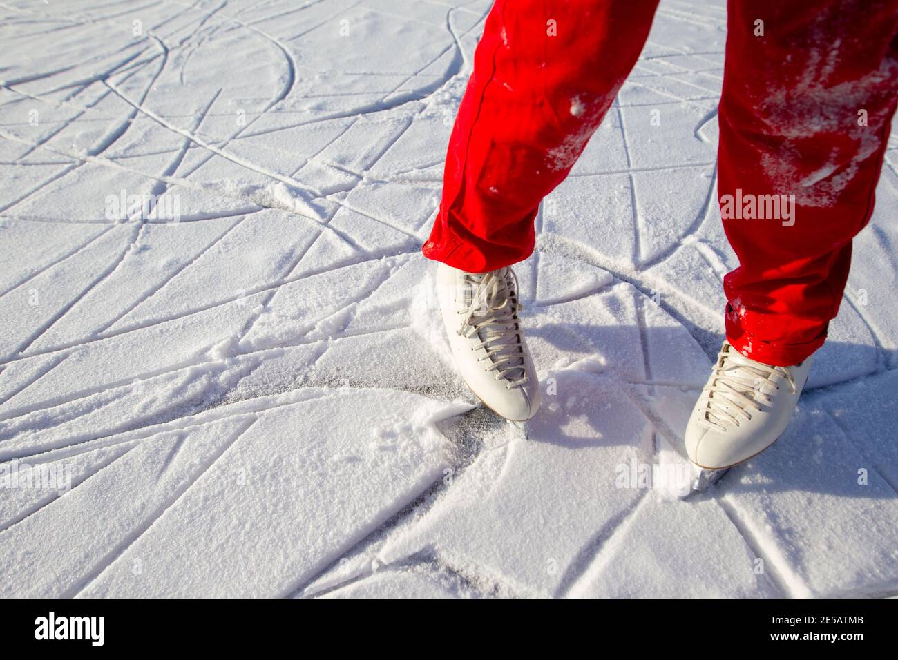 Beautiful ice skater hi-res stock photography and images - Alamy