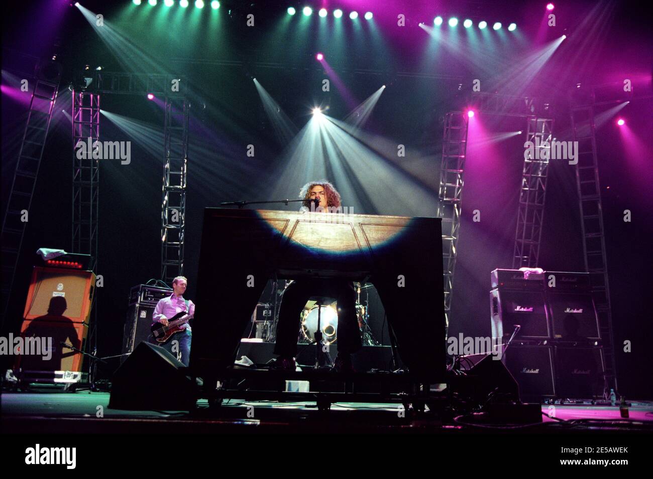 Joseph washbourn toploader singer High Resolution Stock Photography and ...