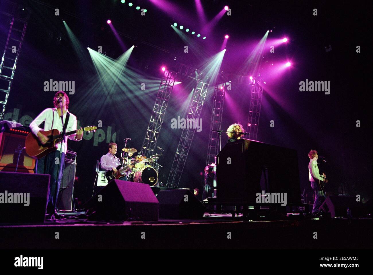 Joseph washbourn toploader singer High Resolution Stock Photography and ...