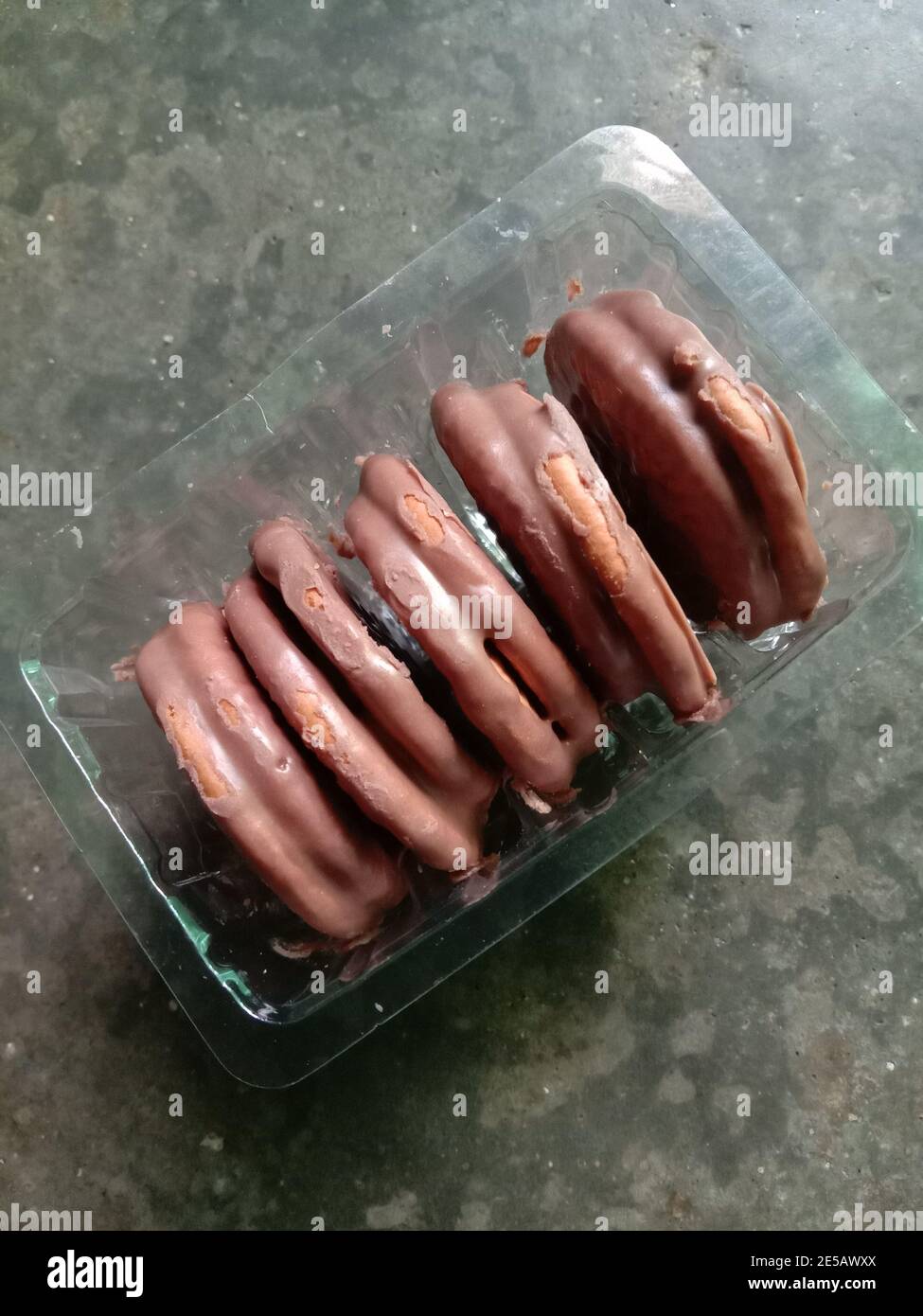 Round chocolate biscuits filled hi-res stock photography and images - Alamy