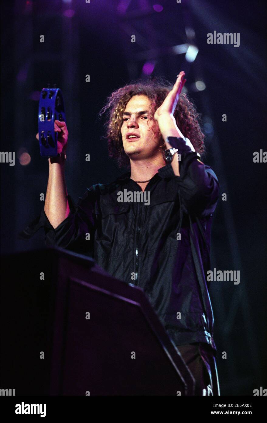 Joseph washbourn toploader singer hi-res stock photography and images ...