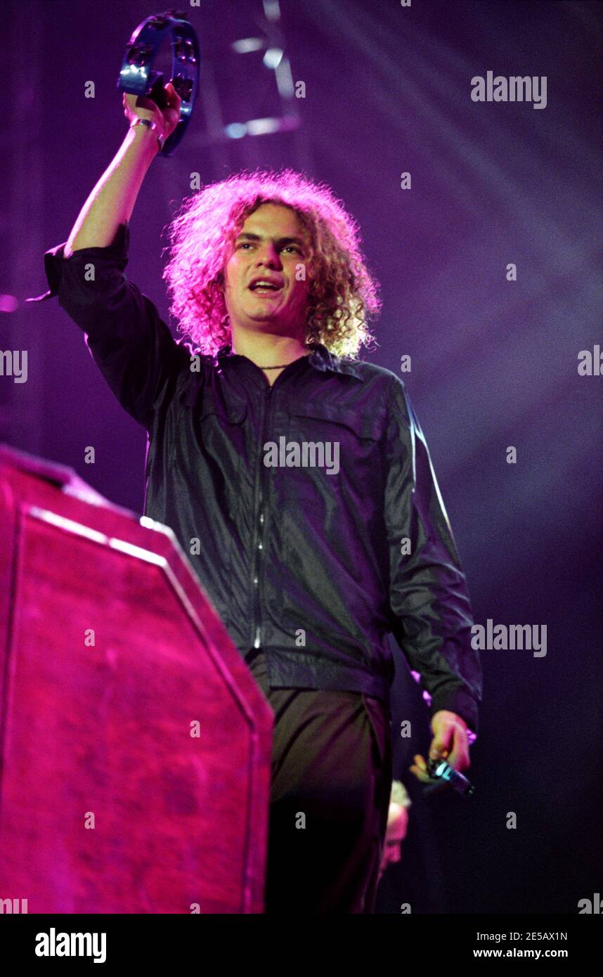 Joseph washbourn toploader singer hi-res stock photography and images ...