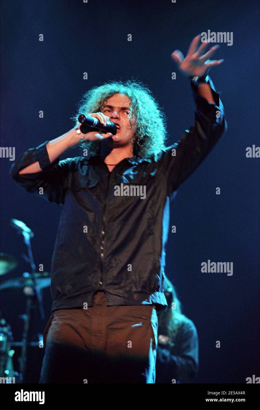 Joseph washbourn toploader singer hi-res stock photography and images ...